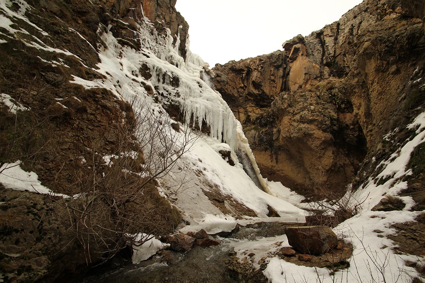 Afyon Şuhut'ta donan şelaleden muazzam manzara!.. - Afyon Haber | Afyon haberleri | Afyon haber ...